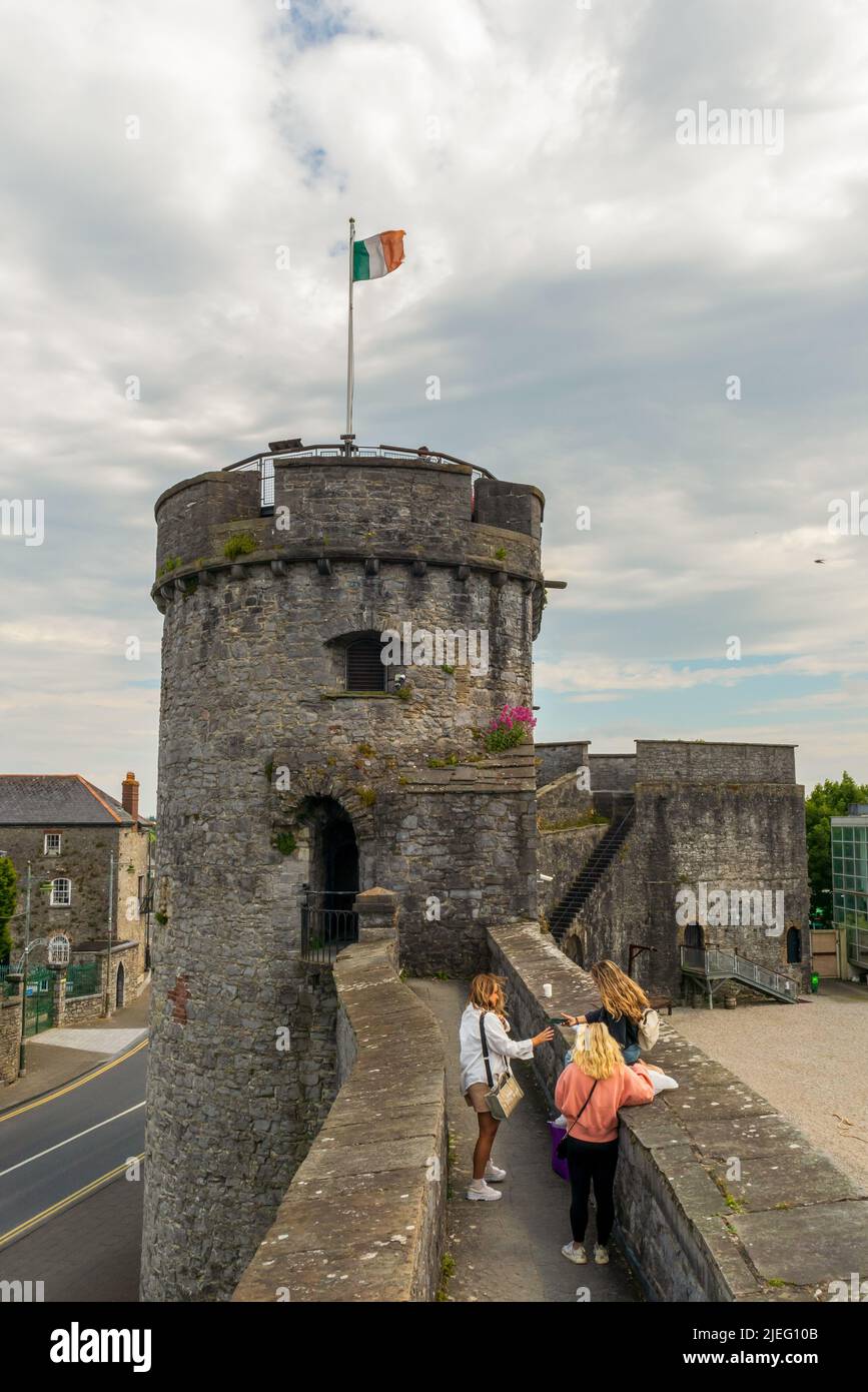 Limerick city king john castle hi-res stock photography and images - Alamy