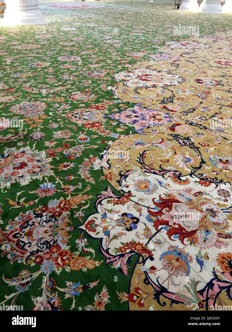 The carpet of the Sheikh Zayed Mosque prayer hall, in Abu Dhabi, UAE ...