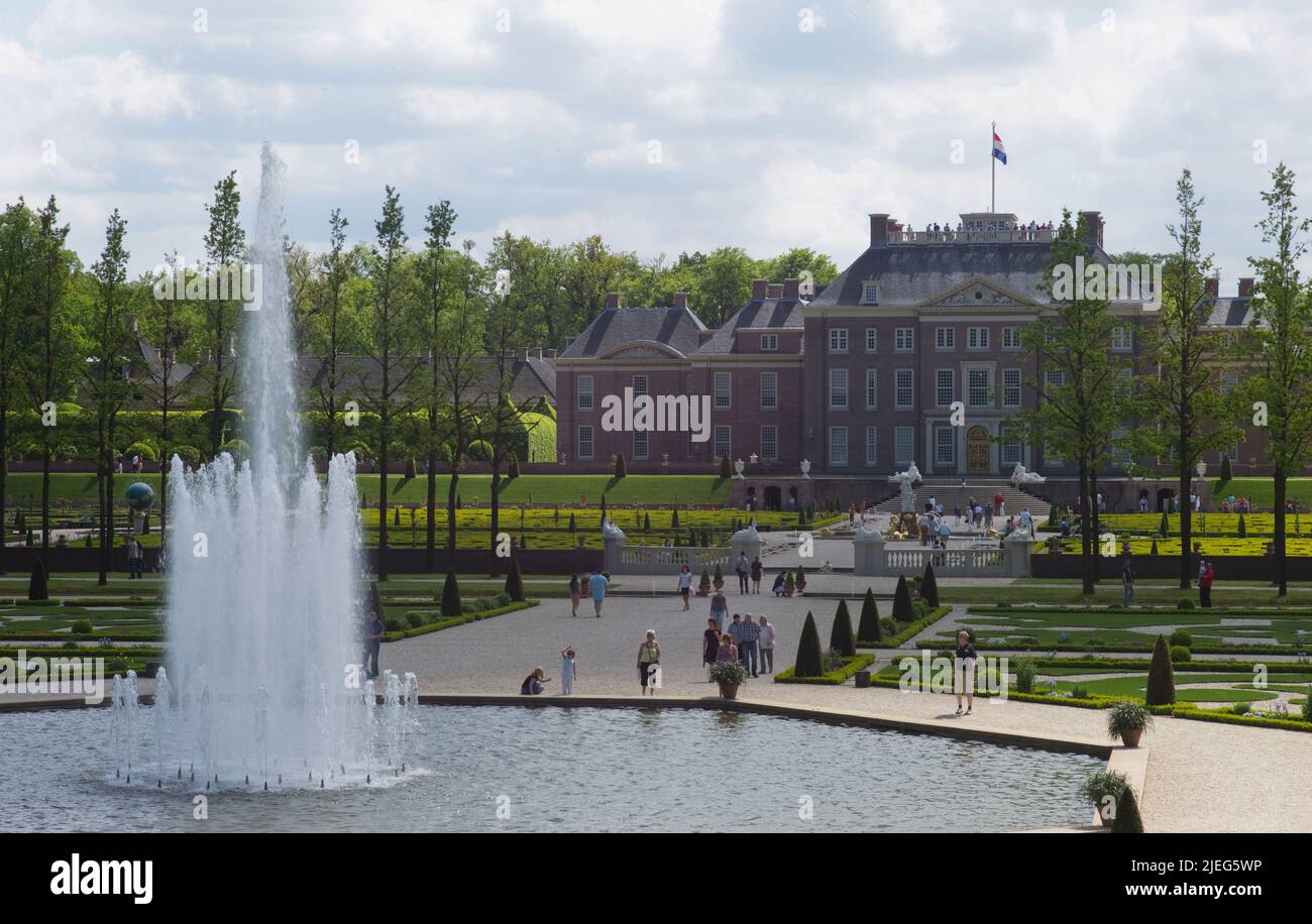 The Royal 'Het Loo' Palace as seen from the gardens with fountain in ...