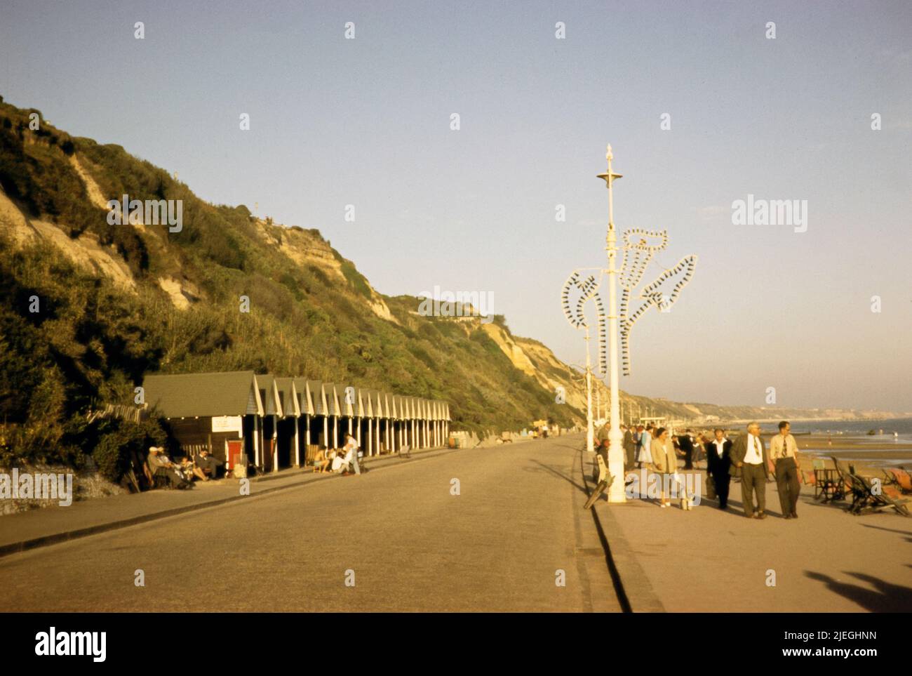 People walking on the seaside promenade, Bournemouth, England, UK ...