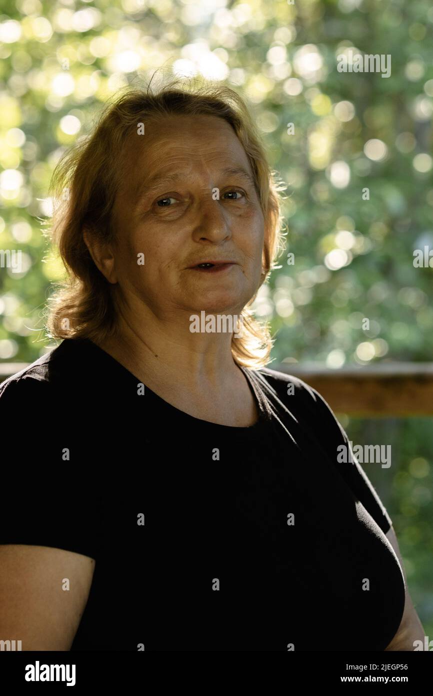Happy old people natural hi-res stock photography and images - Alamy