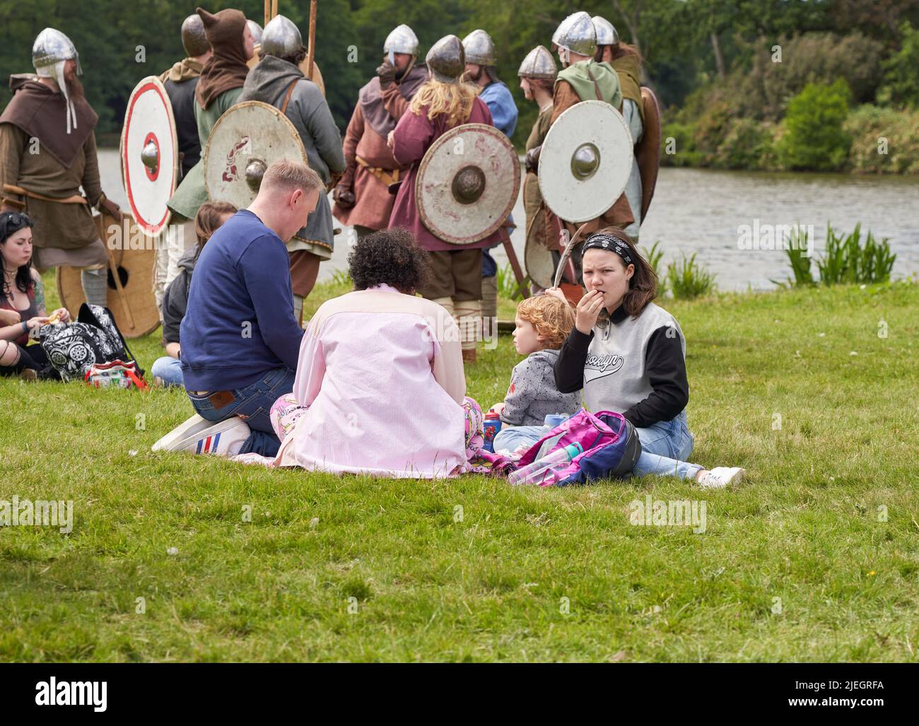 Traditional uk family middle hi-res stock photography and images - Alamy