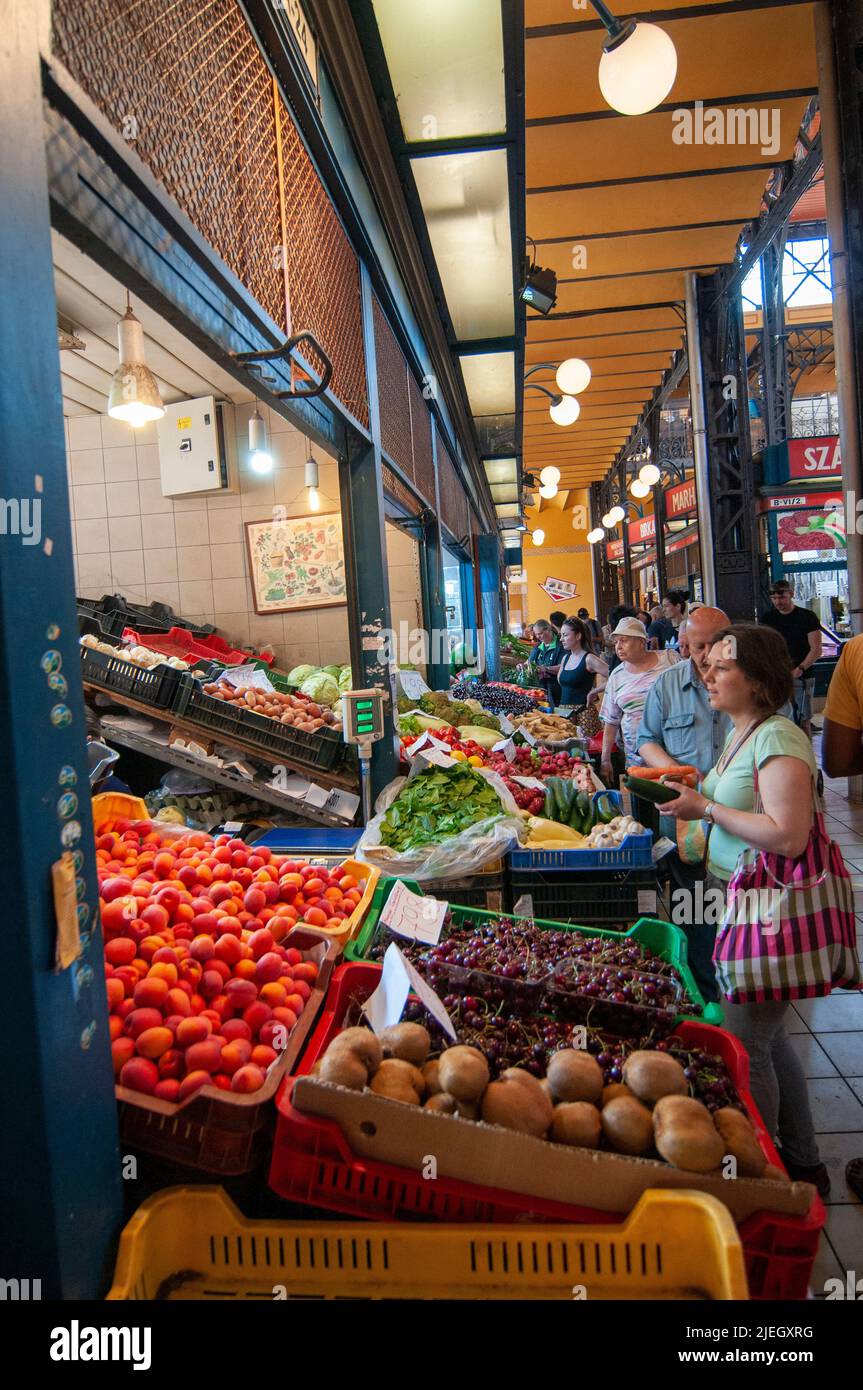 Fruit and Vegetables stall in the Interior of Nagy Vásárcsarnok the ...
