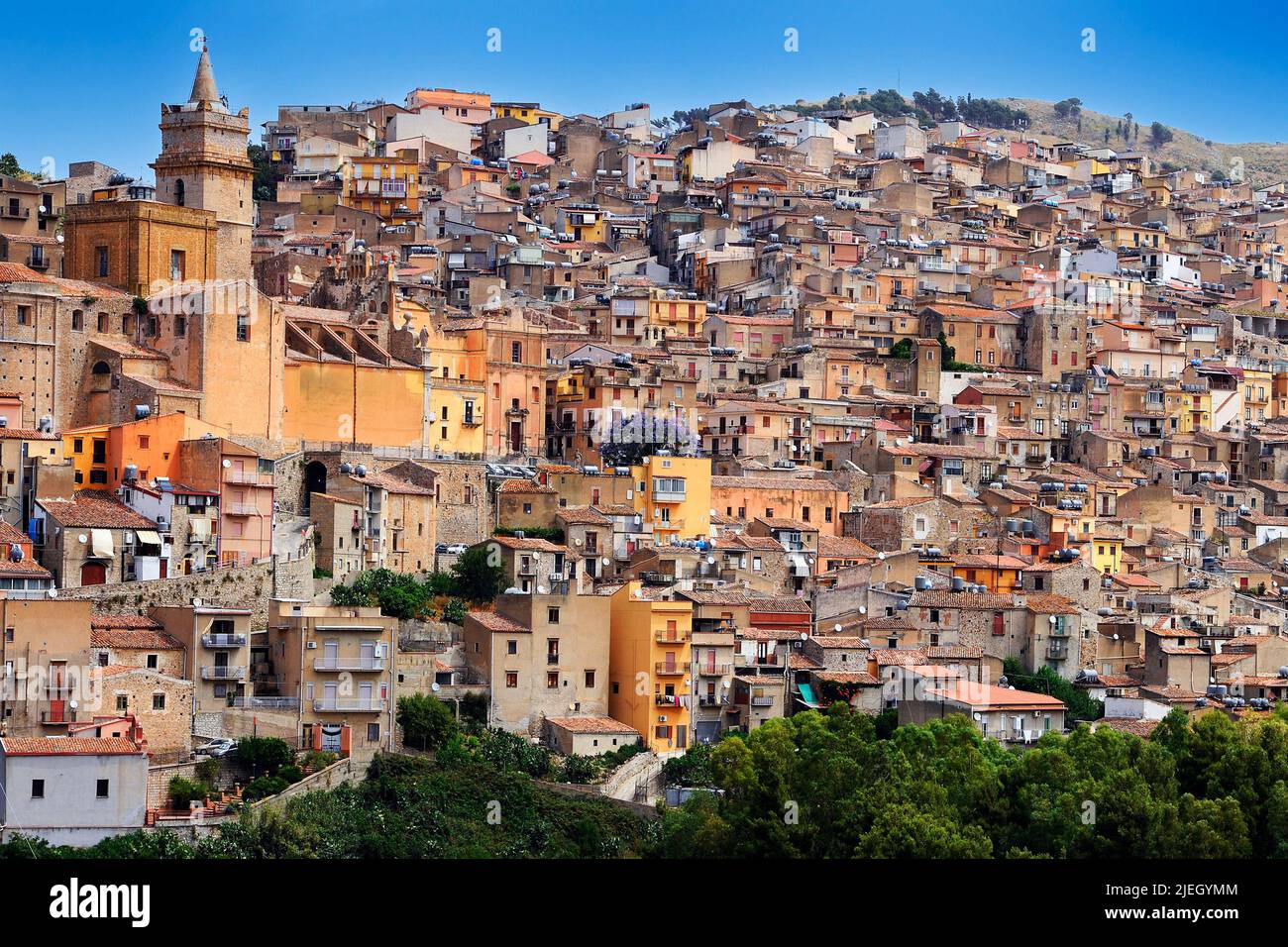 Das Bergdorf Caccamo, Sizilien, Italien Stock Photo - Alamy
