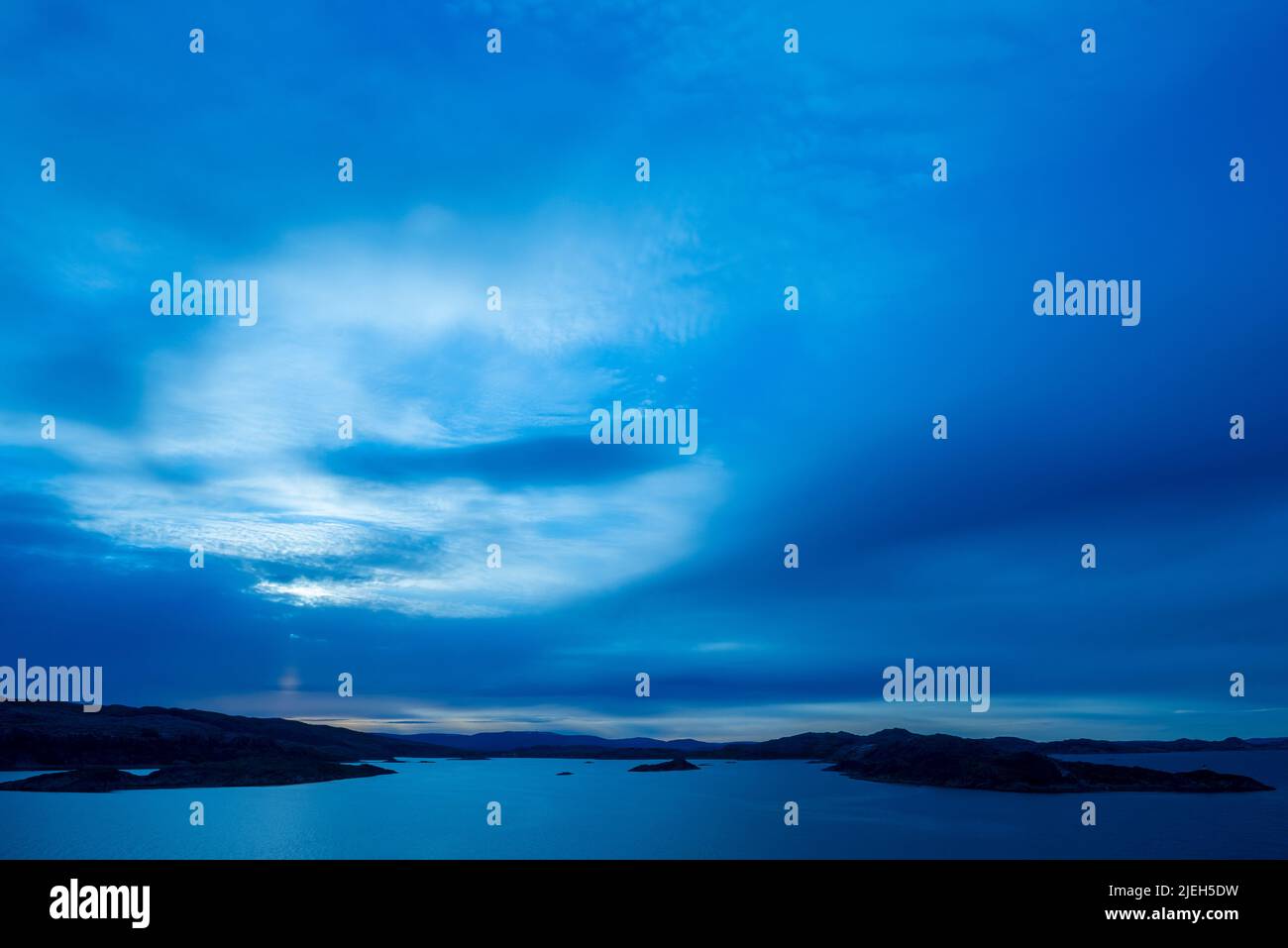 View of the Midnight Sun in the Norwegian Sea Stock Photo - Alamy