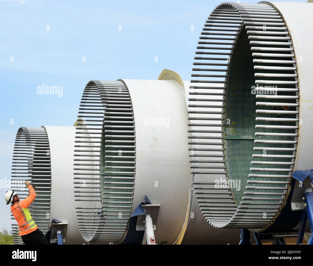 25 June 2022, Saxony, Leisnig/ Sitten: At the wind farm on the ...