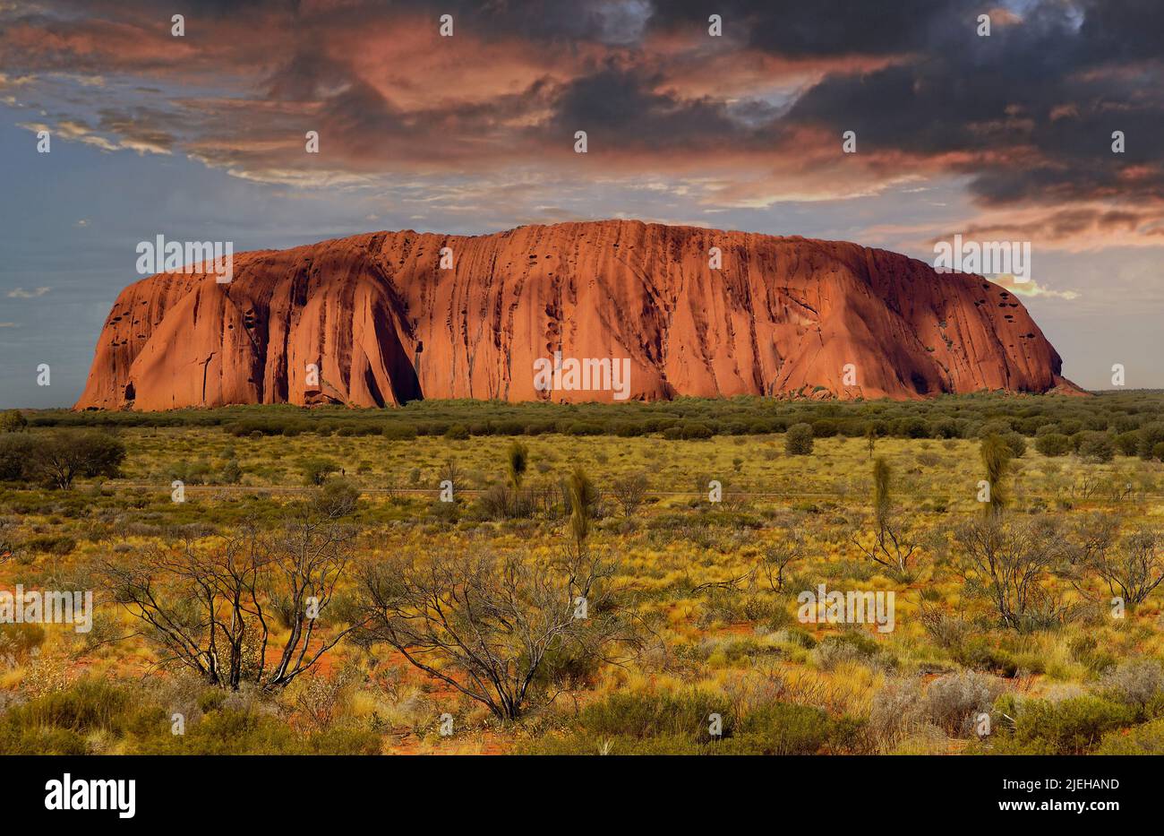 Nordterritorium uluru ayers rock hi-res stock photography and images ...