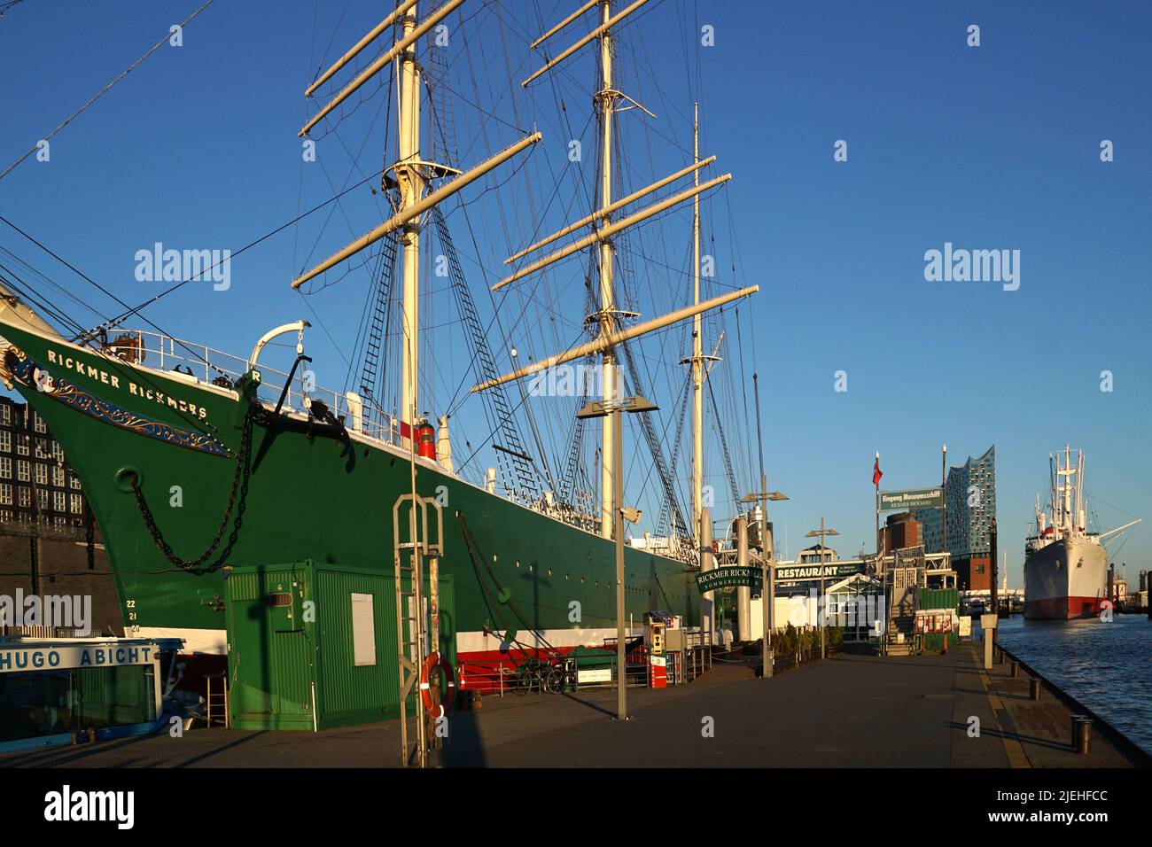 Das Segelschiff Rickmer Rickmers im Hamburger Hafen Stock Photo - Alamy
