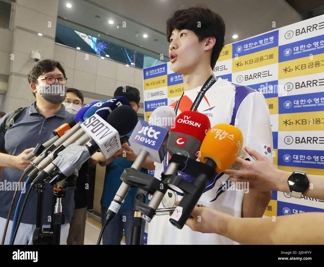 27th June, 2022. Swimmer Hwang Sun-woo returns home after winning world ...