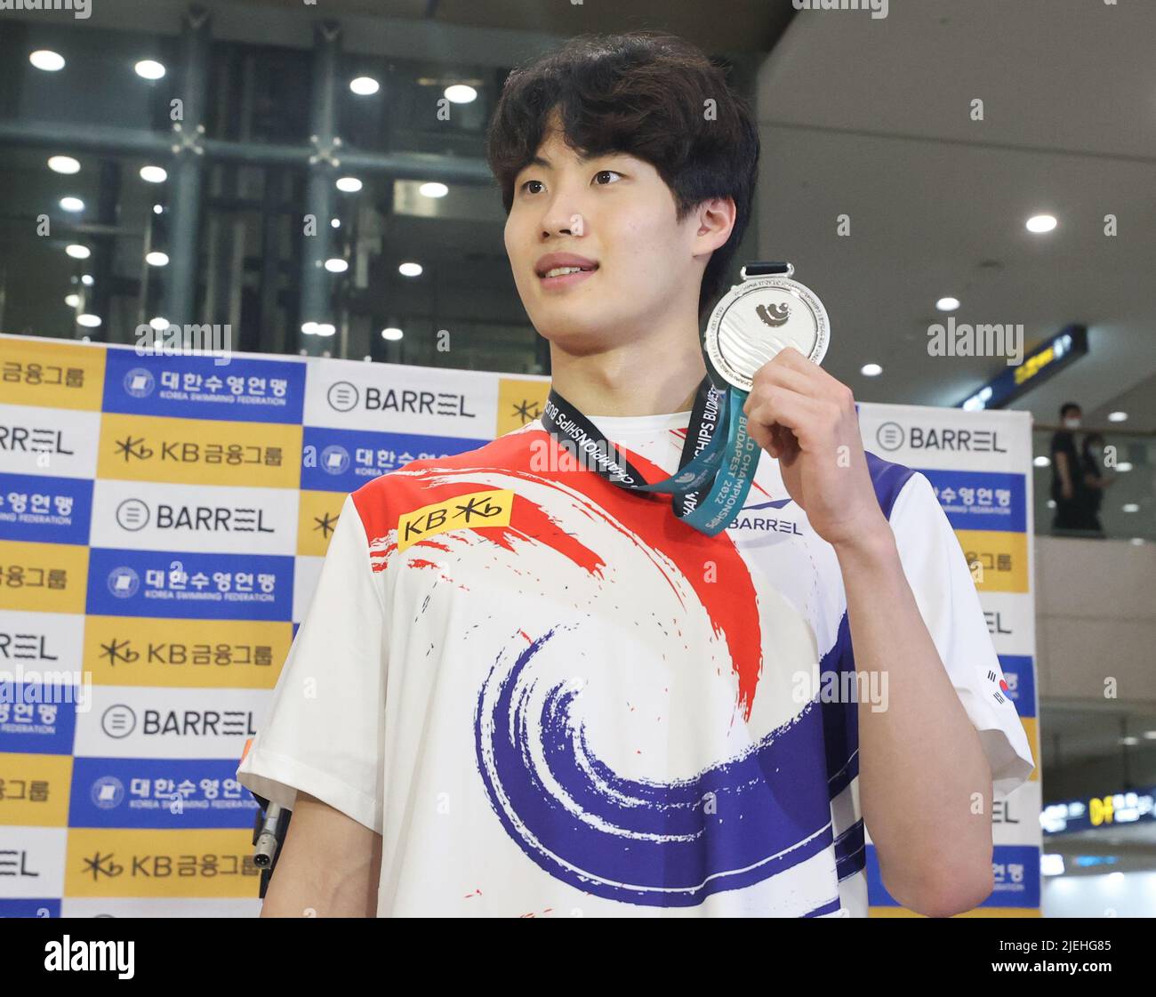 27th June, 2022. Swimmer Hwang Sun-woo returns home after winning world ...