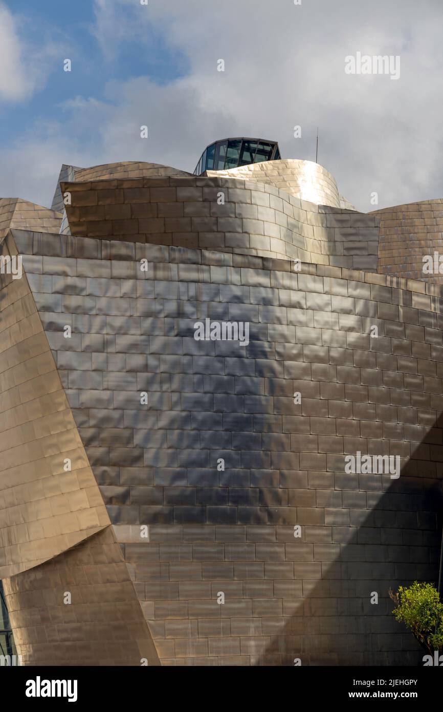 Frank Lehry's Guggenheim Museum in Bilbao Stock Photo - Alamy