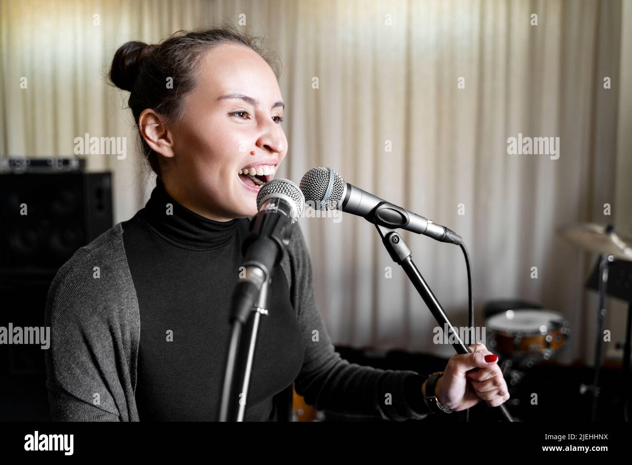 Chinese girl singing on stage hi-res stock photography and images - Alamy
