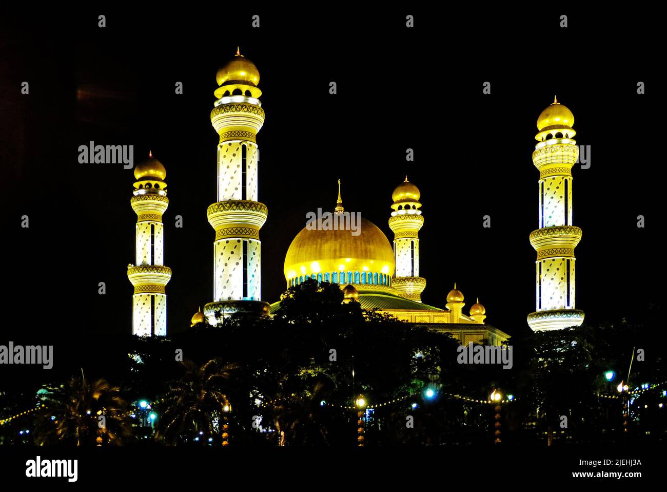 Brunei - Bandar Seri Begawan - Sultan-Omar-Ali-Saifuddin-Moschee ...