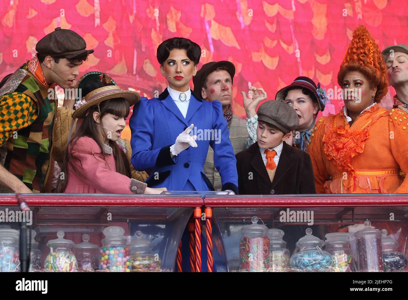 Zizi Strallen playing the lead role of Mary Poppins & Louis Gaunt (Bert ...