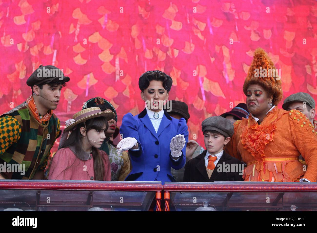 Zizi Strallen playing the lead role of Mary Poppins & Louis Gaunt (Bert ...