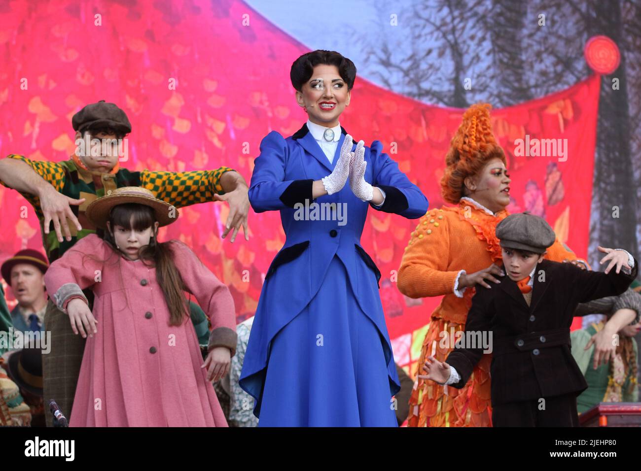 Zizi Strallen playing the lead role of Mary Poppins & Louis Gaunt (Bert ...