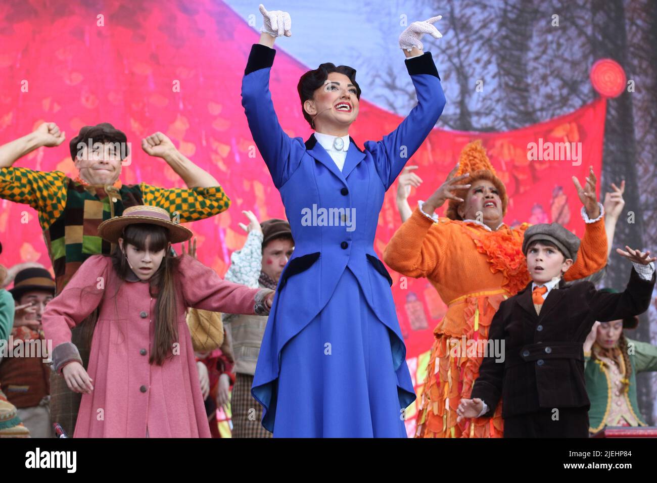 Zizi Strallen playing the lead role of Mary Poppins & Louis Gaunt (Bert ...
