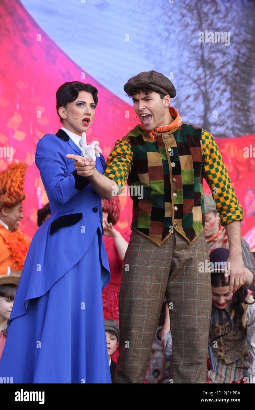 Zizi Strallen playing the lead role of Mary Poppins & Louis Gaunt (Bert ...
