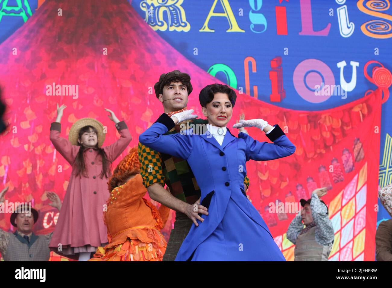 Zizi Strallen playing the lead role of Mary Poppins & Louis Gaunt (Bert ...