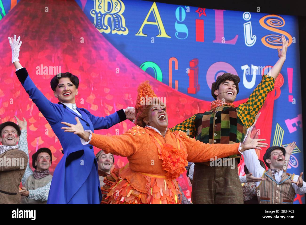 Zizi Strallen playing the lead role of Mary Poppins & Louis Gaunt (Bert ...
