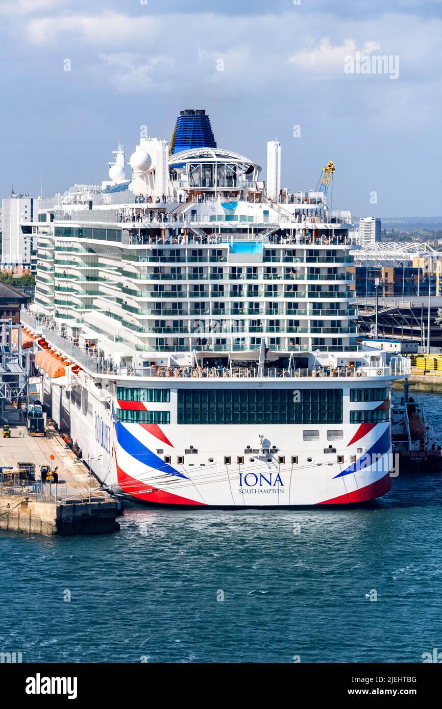 Mega cruise ship iona hi-res stock photography and images - Alamy
