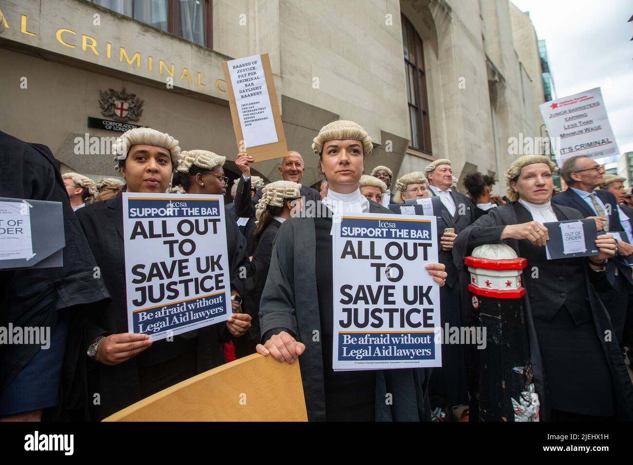 London, England, UK. 27th June, 2022. Barristers start strike action ...