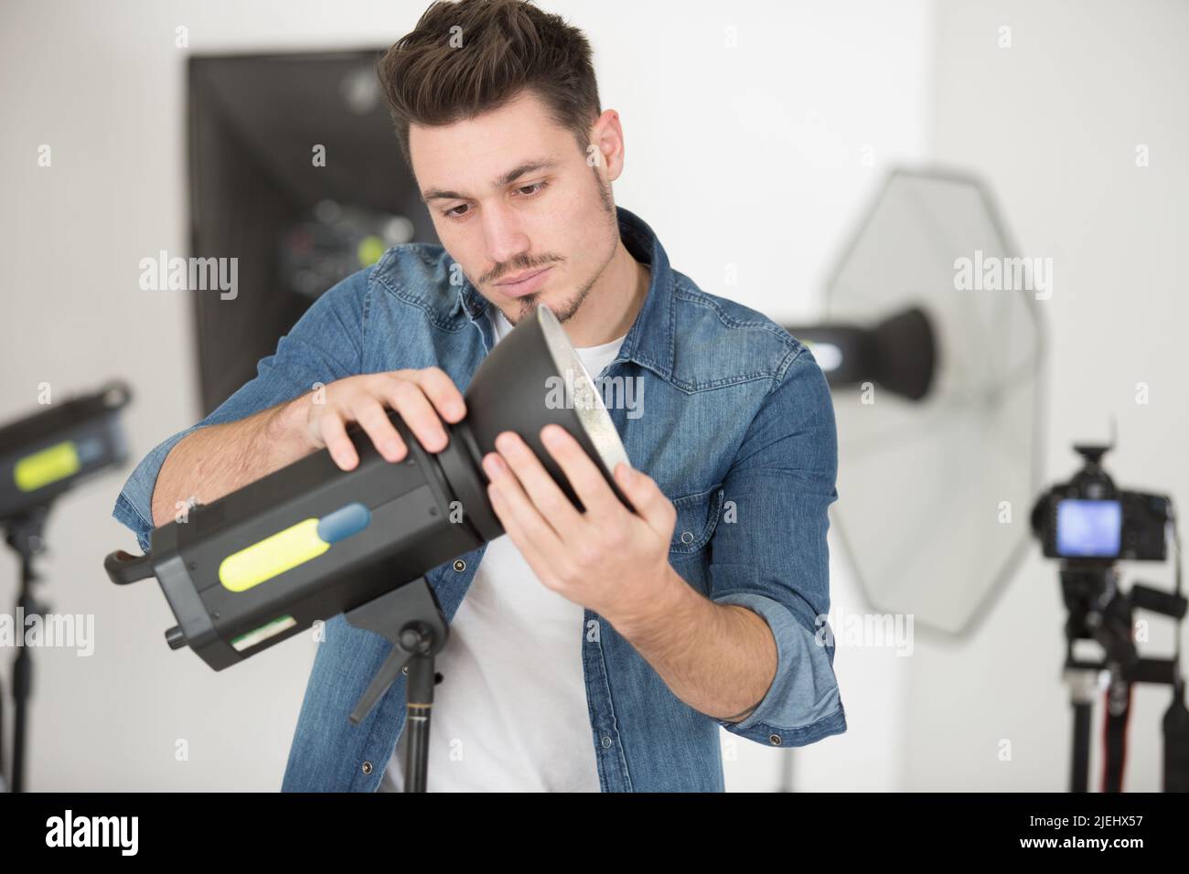 photographer setting up the lighting in his studio Stock Photo - Alamy