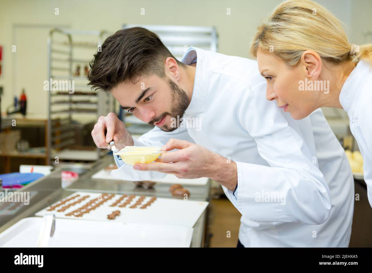 Bean to bar chocolate making hi-res stock photography and images - Alamy