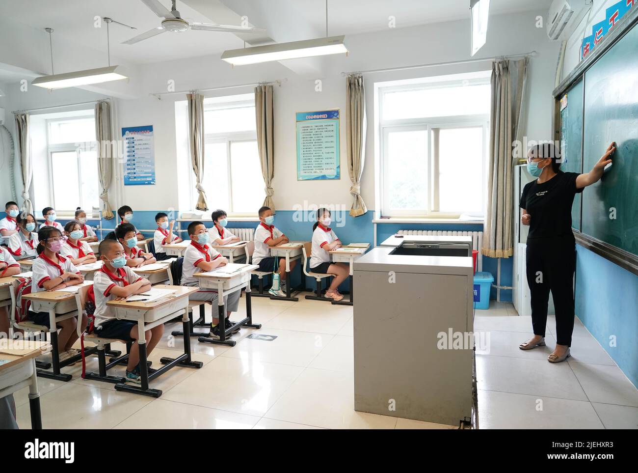 Two middle school students maths class hi-res stock photography and ...