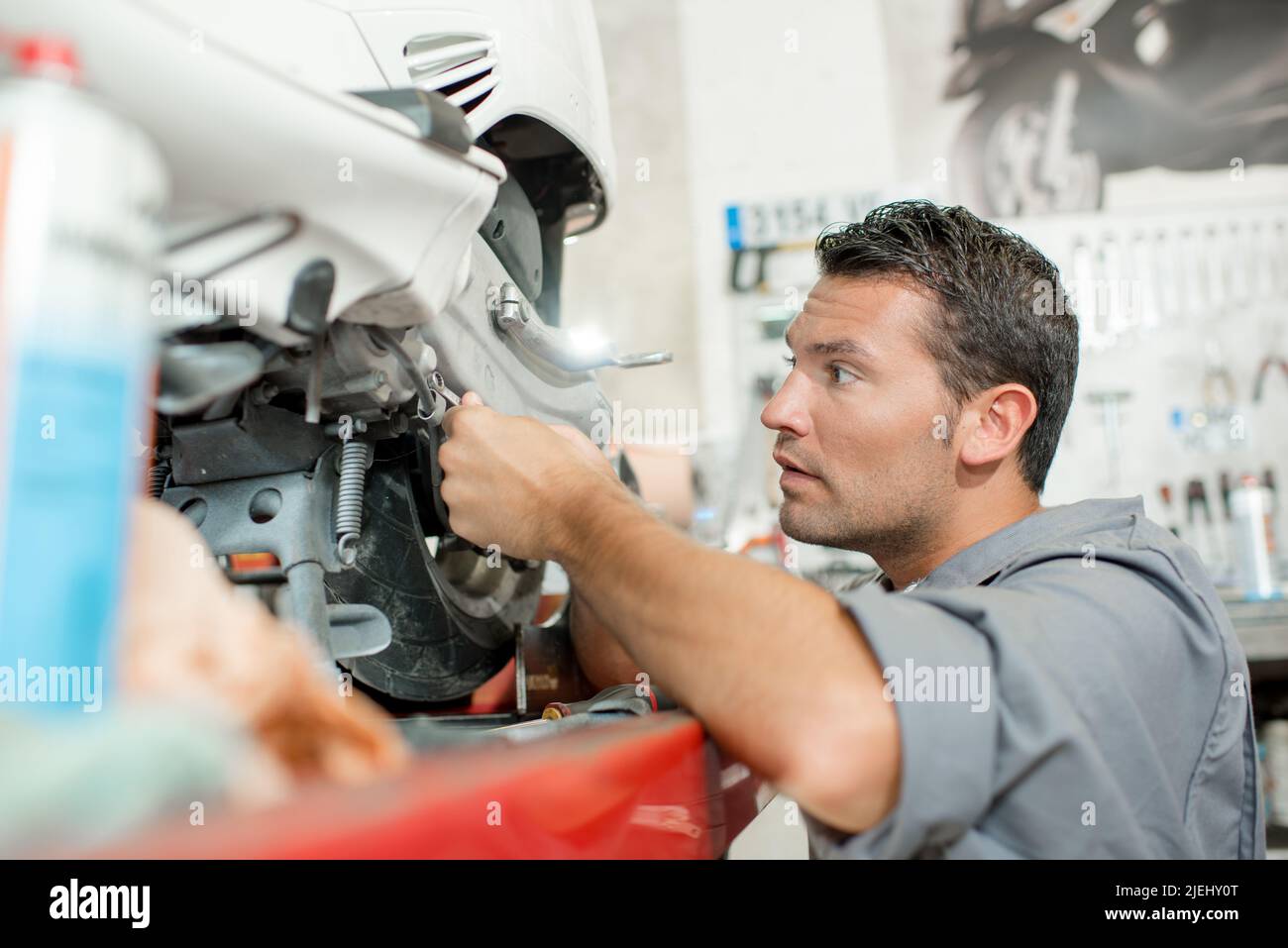 Parts of a working lift hi-res stock photography and images - Alamy
