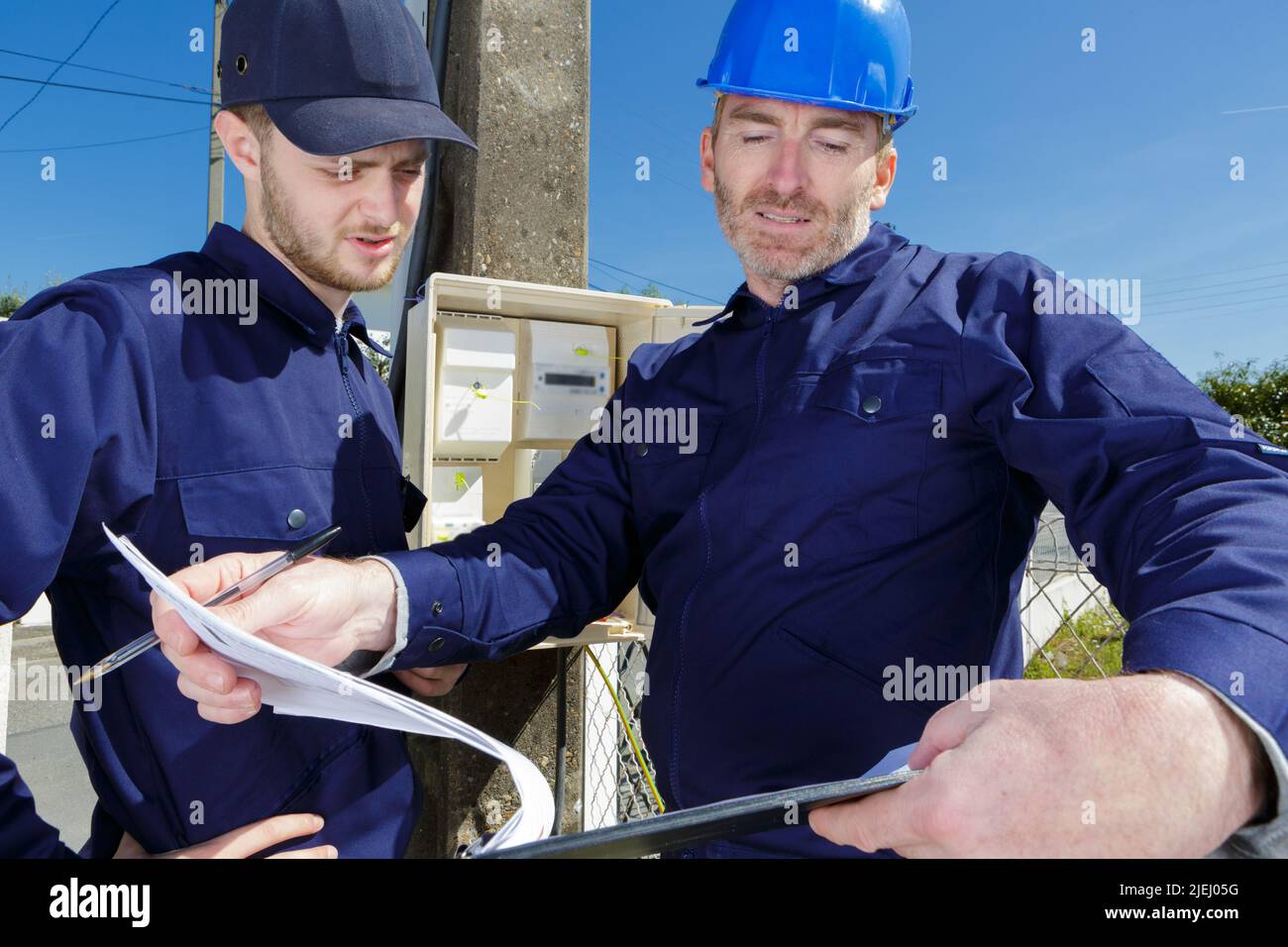 Doing maintenance work hi-res stock photography and images - Alamy