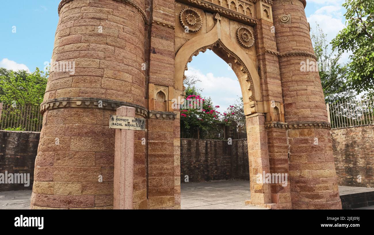 50 ft tall gate hi-res stock photography and images - Alamy