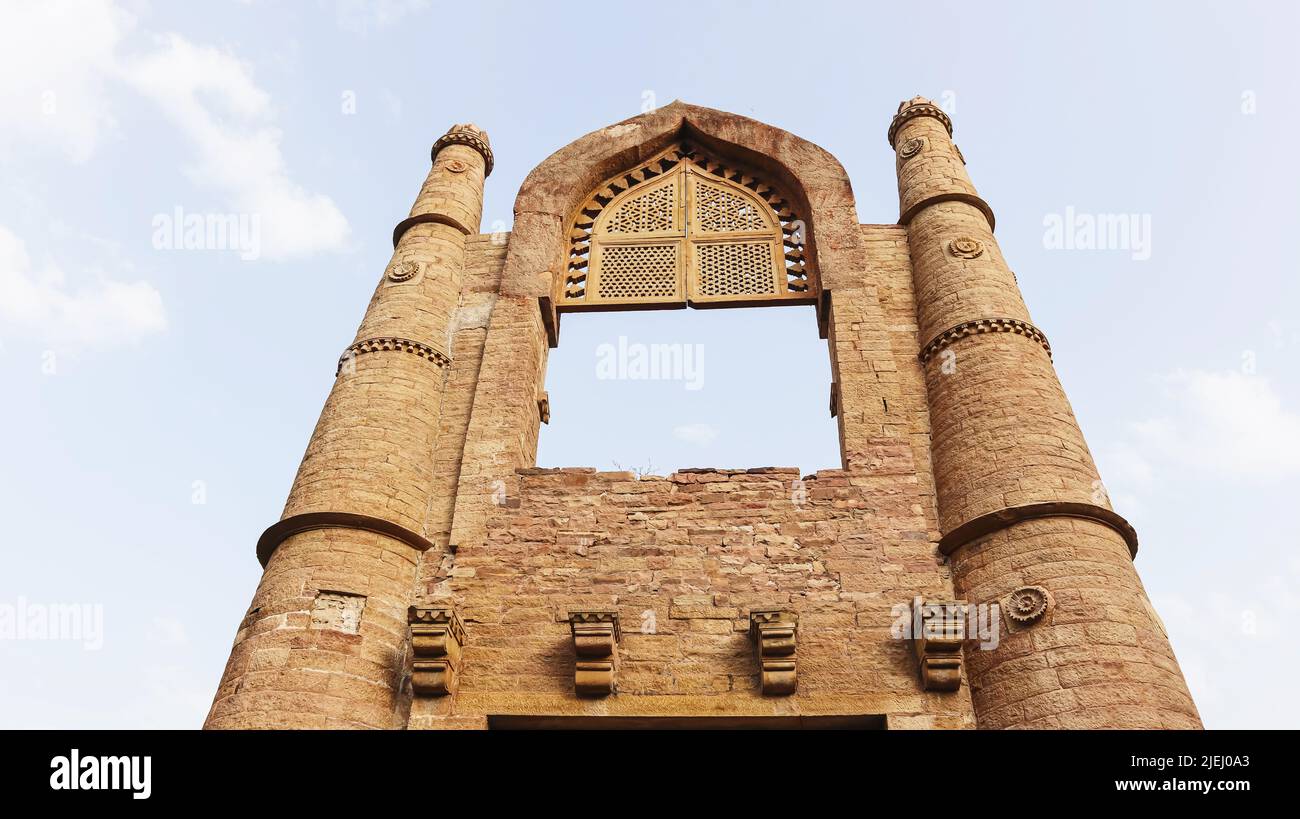 Badal Mahal Darwaza Badal Mahal Darwaza 50 ft tall gate, Chanderi ...