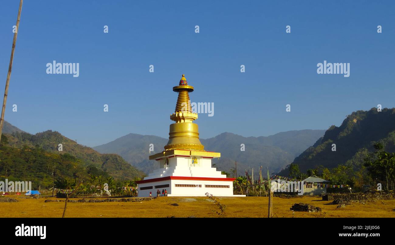 Golden buddhist pagoda temple stupa religion hi-res stock photography ...