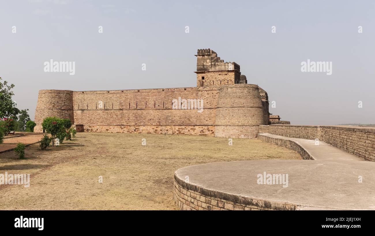 Outside view of Chanderi Fort Palace from the Entrance, Chanderi ...