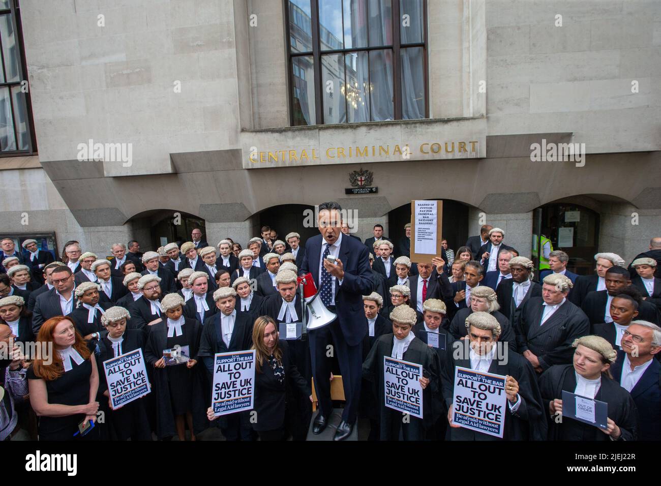 London, England, UK. 27th June, 2022. Barristers start strike action ...