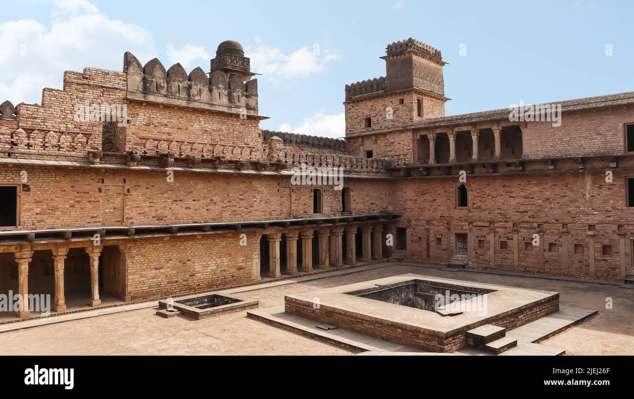 Inside View of Chanderi Fort Palace, Chanderi Fort, Madhya Pradesh ...