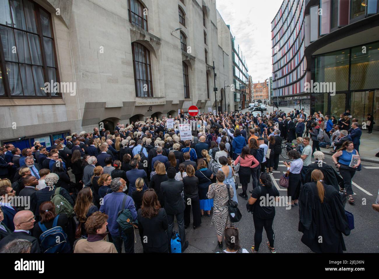 London, England, UK. 27th June, 2022. Barristers start strike action ...
