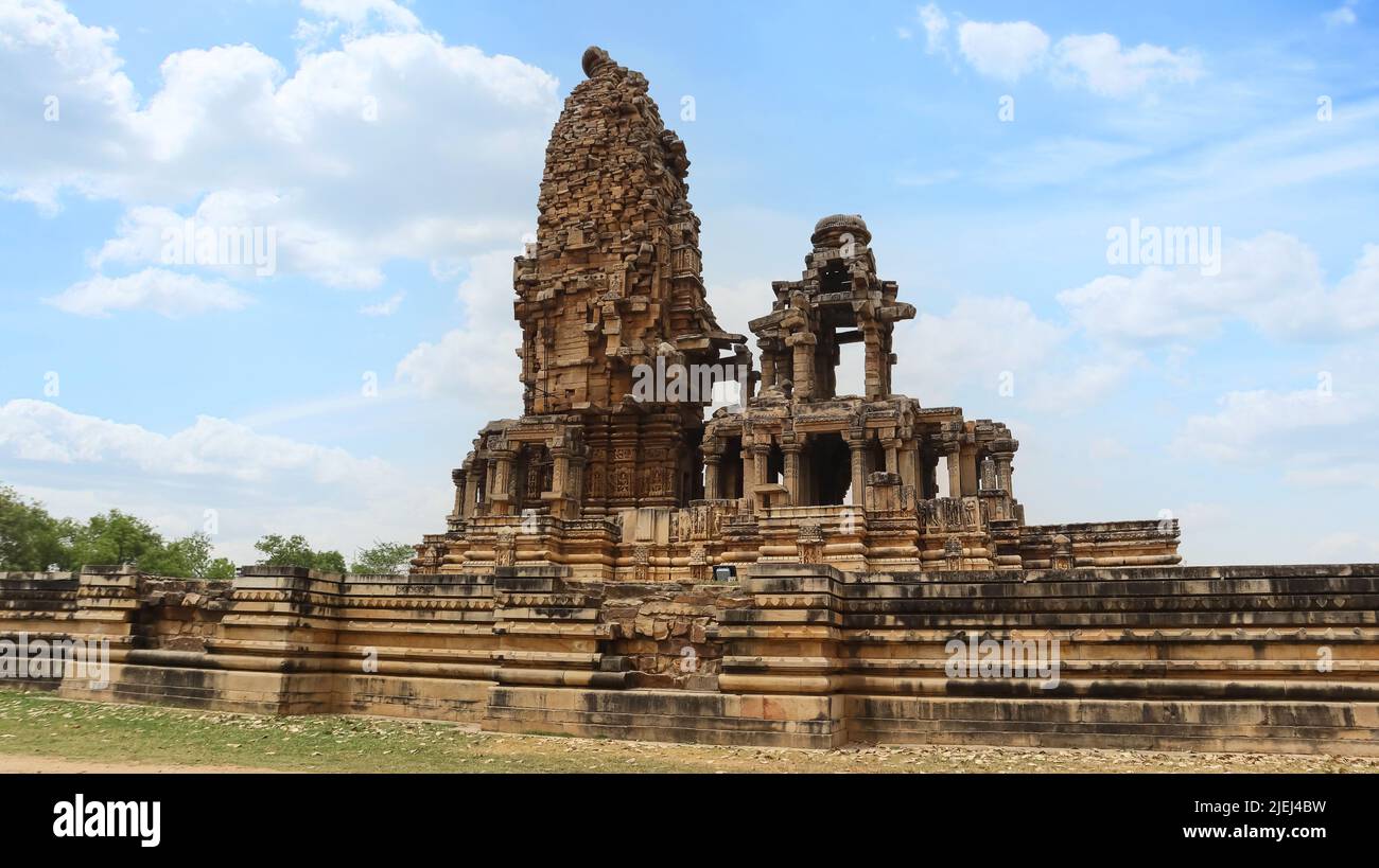 Side view of Kakanmath Temple, 11th century Shiva temple, Morena ...