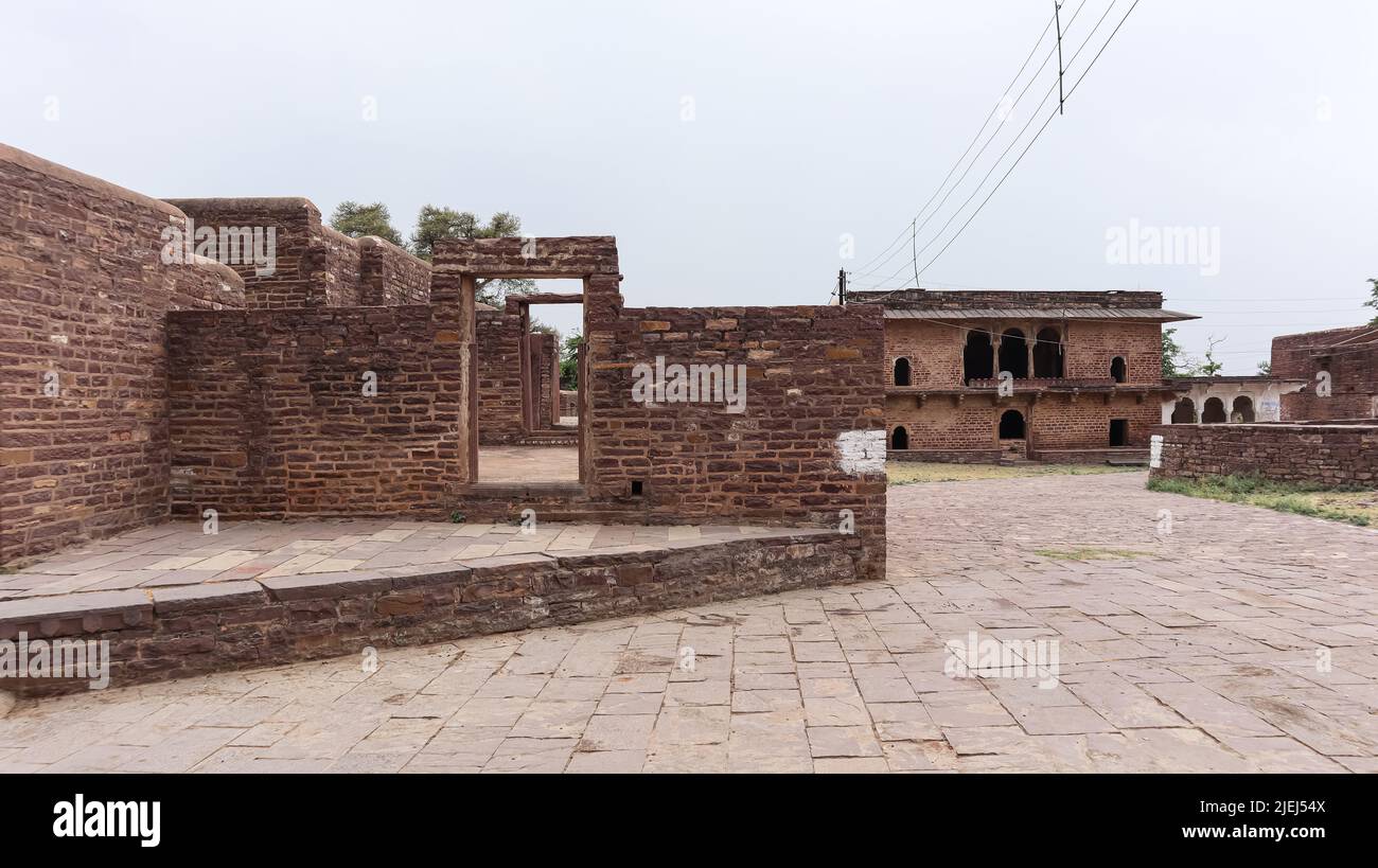 Inside view of the Narwar Fort, old houses and fortress, Shivpuri ...
