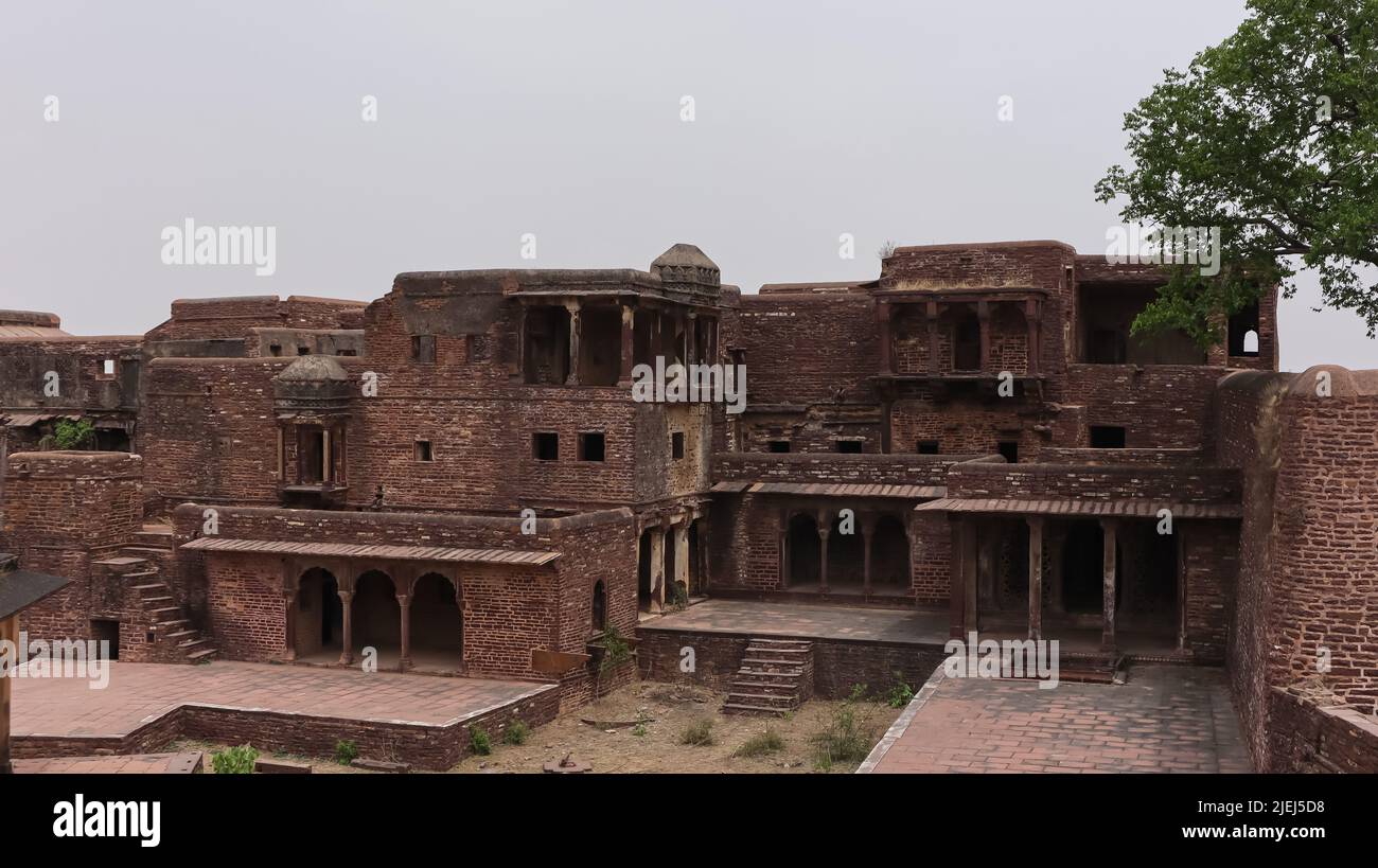 Ruins of Palace inside the fort, Narwar Fort, Shivpuri, Madhya Pradesh ...
