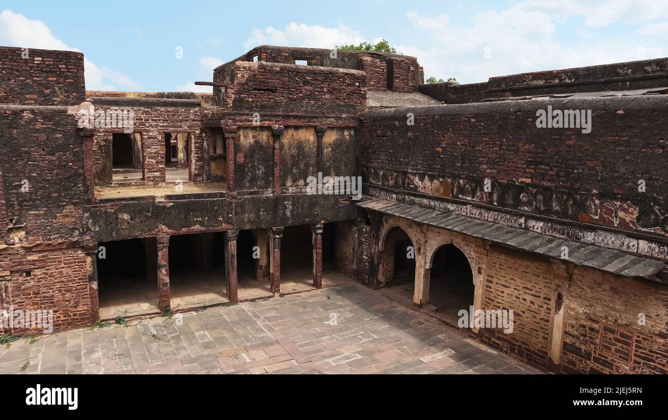Ruined buildings inside fort, Narwar Fort, Shivpuri, Madhya Pradesh ...