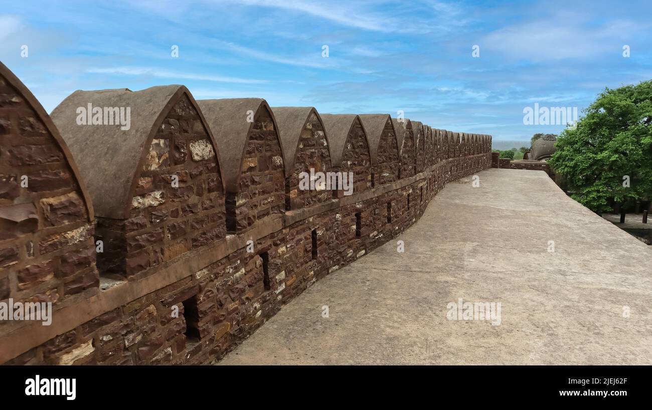 Protection wall of Narwar Fort, Shivpuri, Madhya Pradesh, India Stock ...