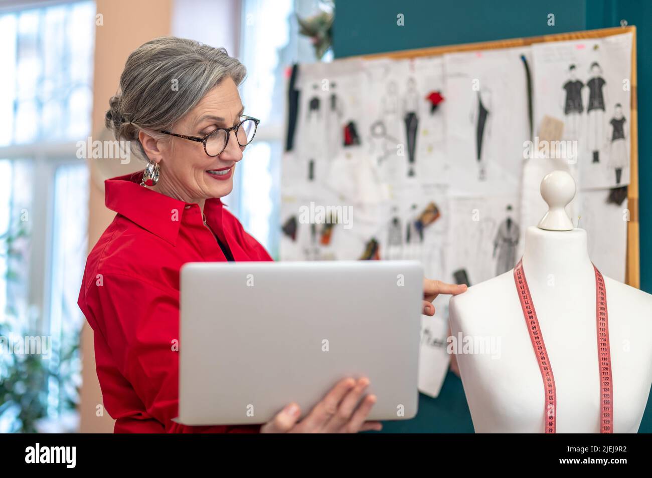 Smiling dummy hi-res stock photography and images - Alamy