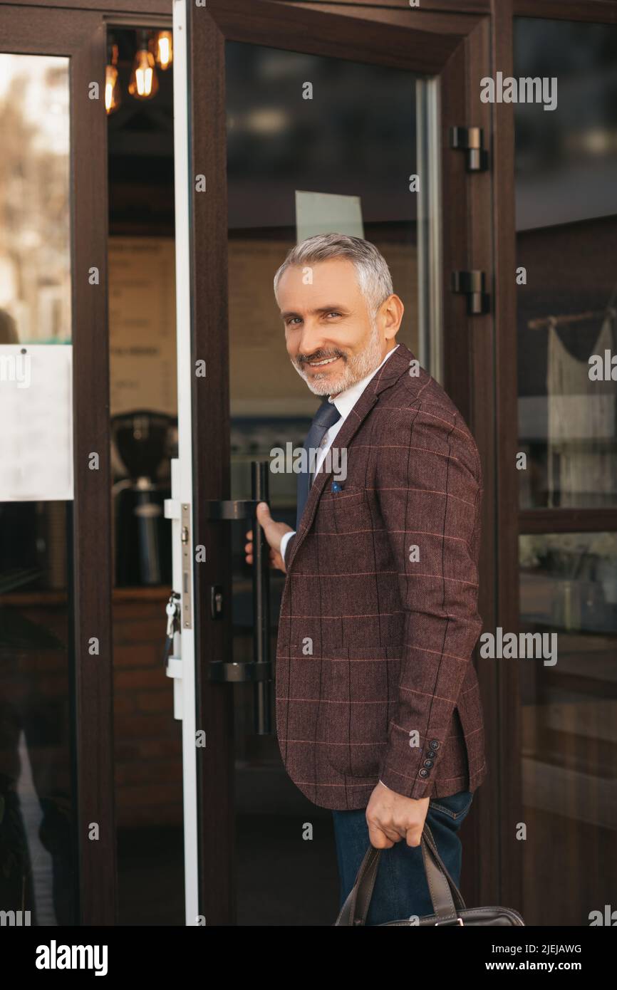 Turning head to camera hi-res stock photography and images - Alamy