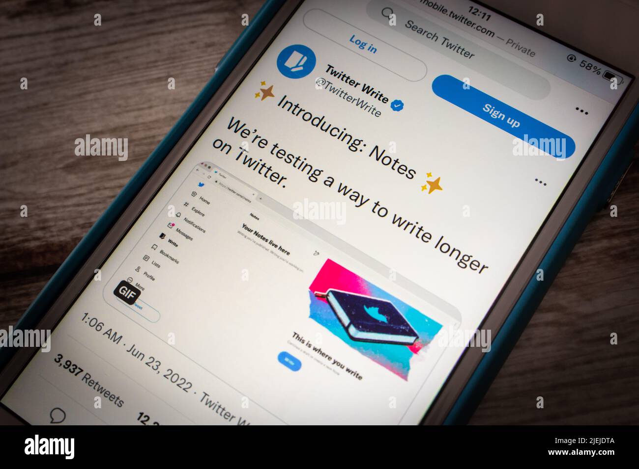 In service notes hi-res stock photography and images - Alamy