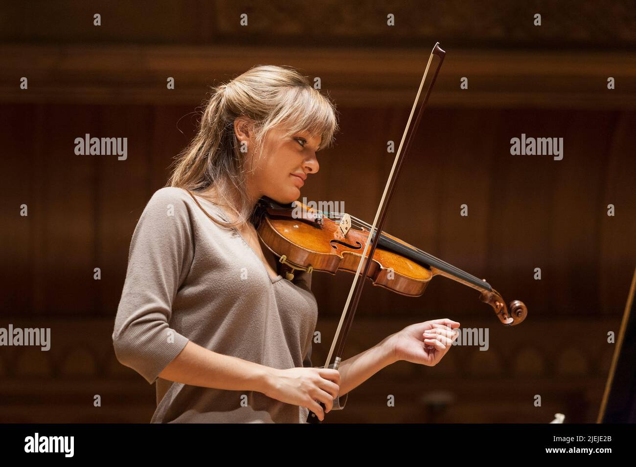 Violinist Nicola Benedetti Hi Res Stock Photography And Images Alamy