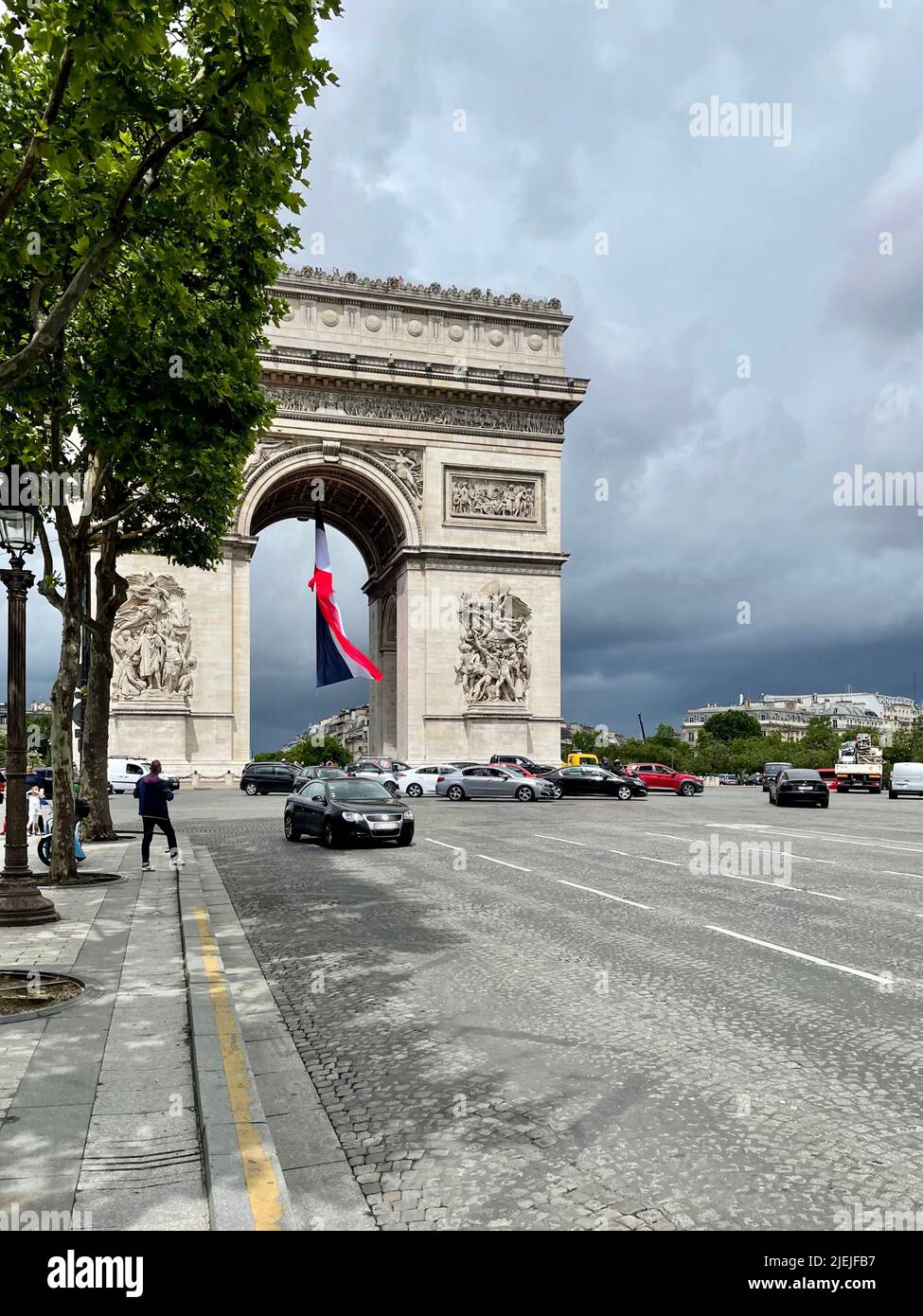 Arc de triomphe verkehr hi-res stock photography and images - Alamy
