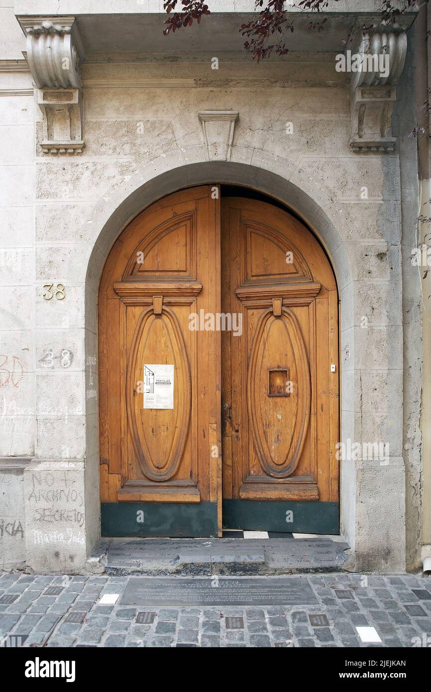 Entrance at the building at Calle Londres 38 in the Barrio Paris ...