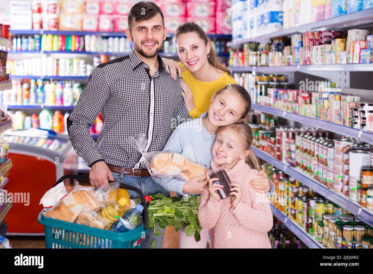 family of buyers holding full basket Stock Photo - Alamy